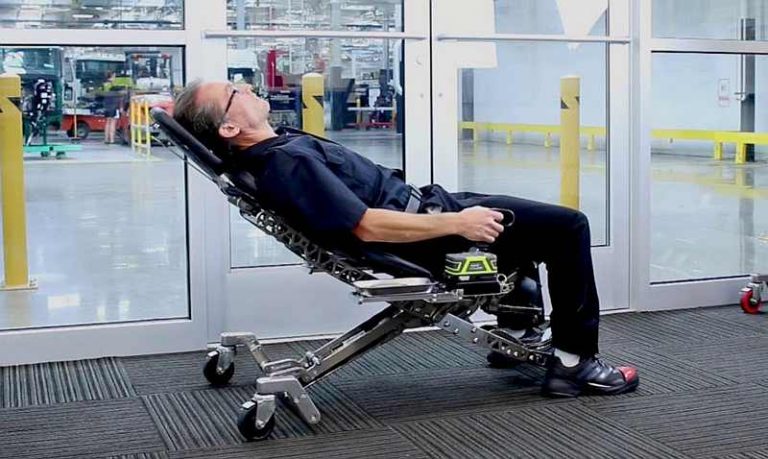 Human Hoist Chair Changes Position Without You Having to Move a Muscle